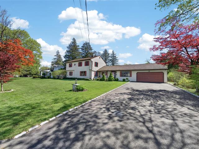 61 Crestwood Dr, Huntington Station, NY 11746 | MLS #992280 | Compass