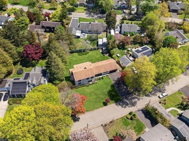 61 Crestwood Dr, Huntington Station, NY 11746