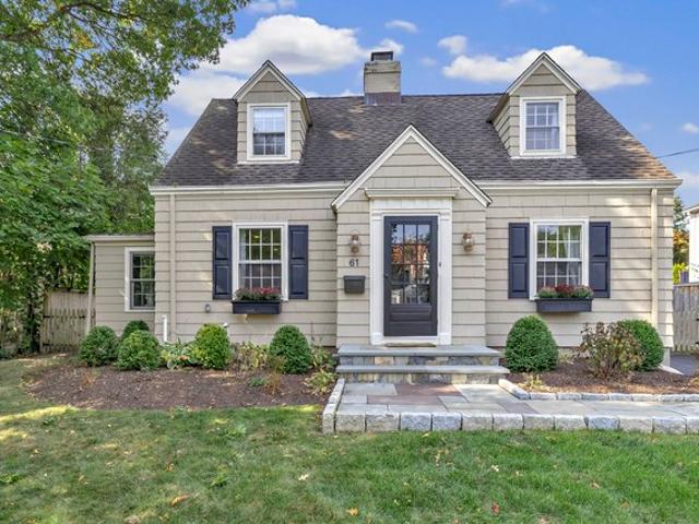 61 Dogwood Ln, Fairfield, CT 06824