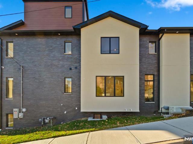 61 Edgewater Road
