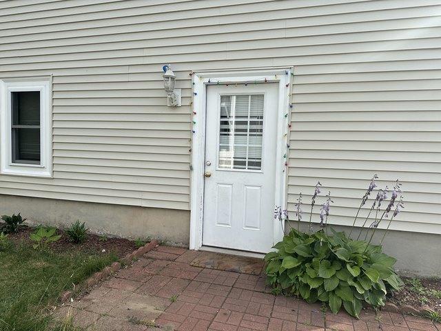 61 Evelyn Rd, Needham, MA 02494