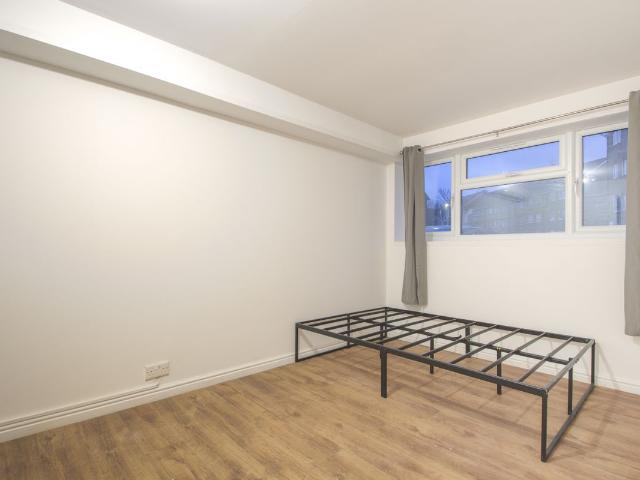 61 Fairway Drive SE28, Room to rent, £750 pcm | PrimeLocation