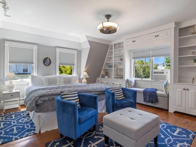 61 Fletcher St, Kennebunk, ME 04043