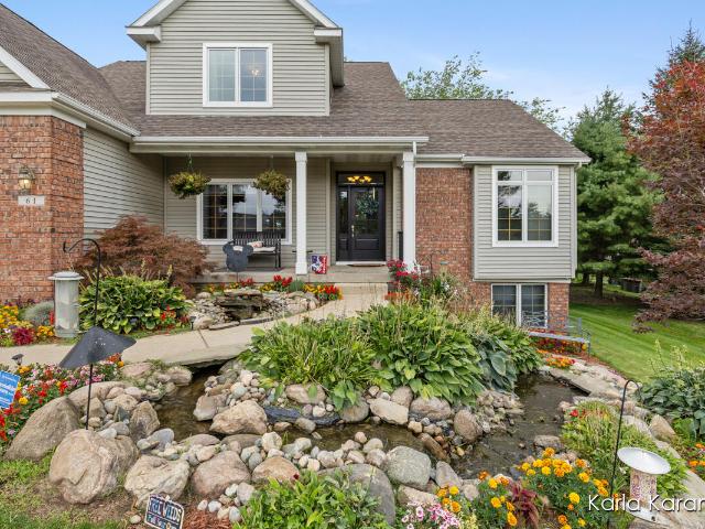 61 Greystone Court