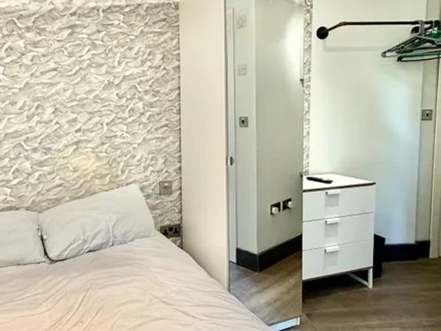 61 Gunnersbury Lane, London, W3 8HG, United Kingdom | Room for rent #118869517 | Rentberry