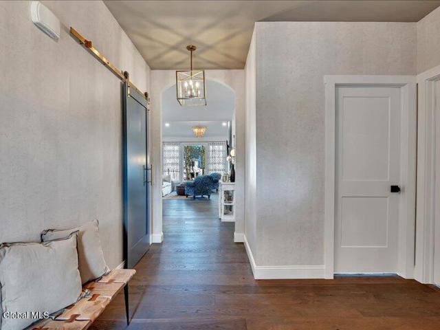 61 Guiliana Boulevard