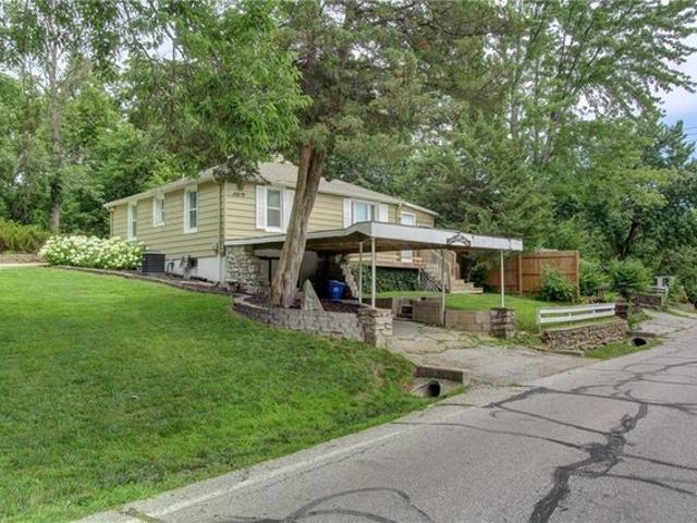 61 H St, Lake Lotawana, MO 64086