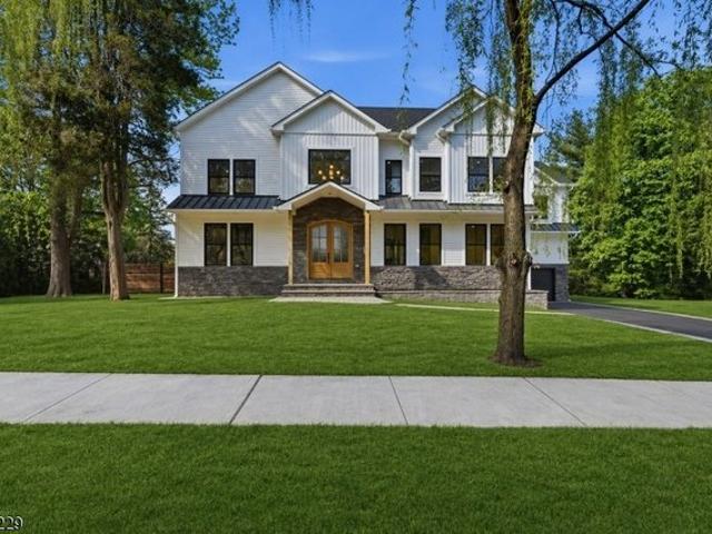 61 Hickory St, Metuchen, NJ 08840