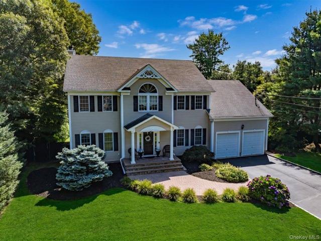 61 Hillside Ave, Saint James, NY 11780
