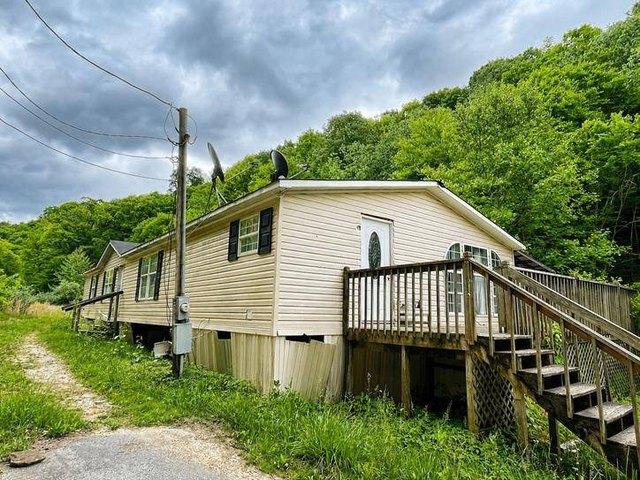 61 Hunt Pl, Inez, KY 41224