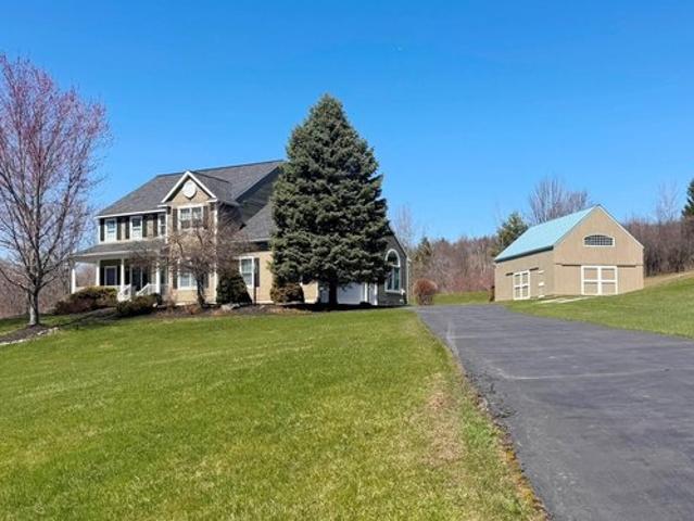 61 Indian Pipe Dr, Wynantskill, NY 12198