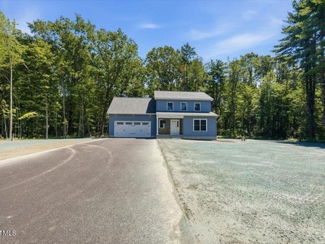 61 Jones Rd, Saratoga Springs, NY 12866