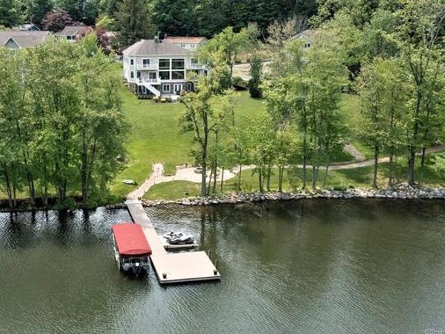 61 Kellogg St, Brookfield, CT 06804