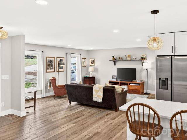 61 Knoll Ridge Drive