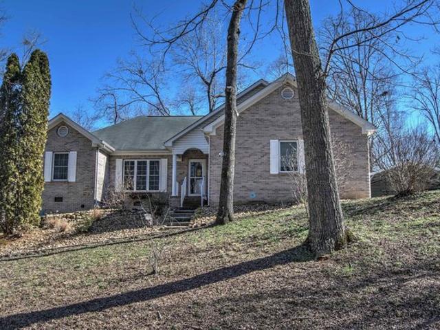 61 Lake Dr, Trenton, GA 30752