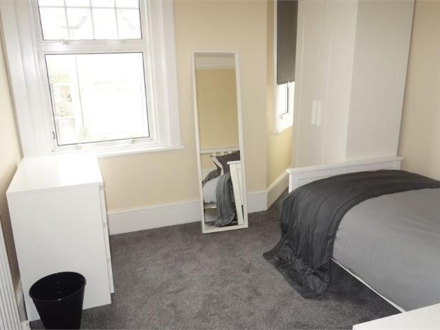 61 Lodge Road, 2Ph, Croydon CR0, Room to rent, £600 pcm | PrimeLocation