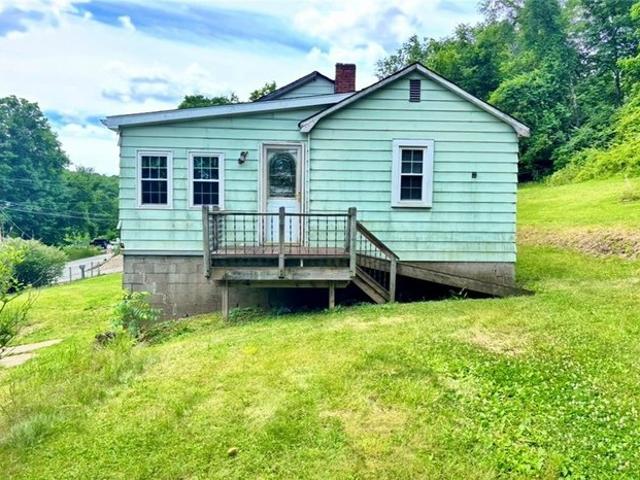 61 McMichael Rd, Carnegie, PA 15106