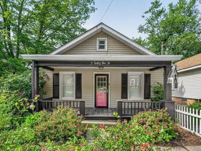 61 Main St, Unionville, NY 10988
