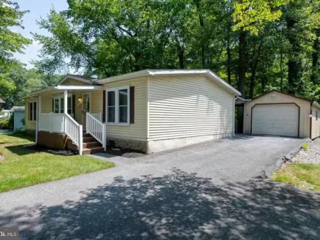 61 MAPLE AVE, MANHEIM, PA 17545 Single Family Residence For Sa.