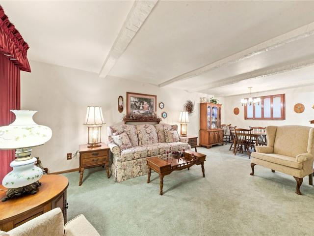 61 Maplewood Ct