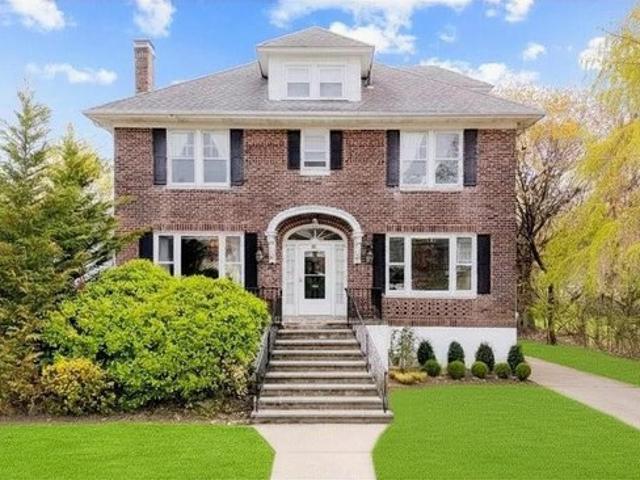 61 Margaret Ave, Lawrence, NY 11559
