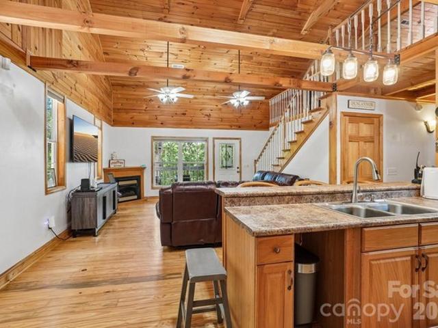 61 Misty Hill Ln, Franklin, NC 28734