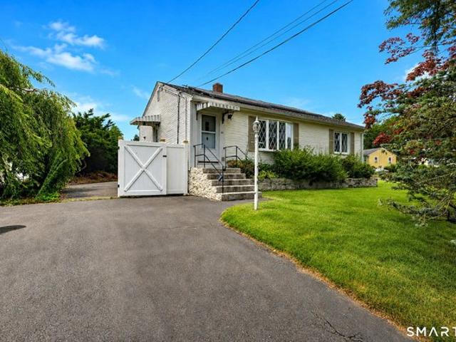 61 Northrop Rd, West Haven, CT 06516