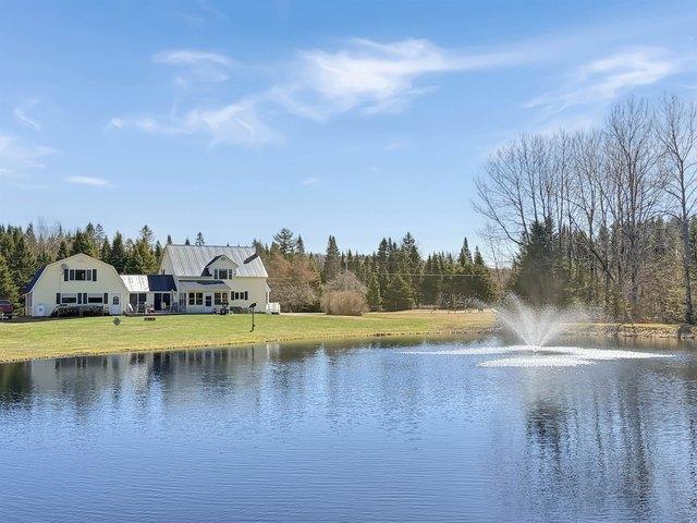 61 Old Country Ln, Pittsburg, NH 03592