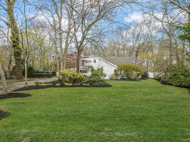 61 Park Ave, Blue Point, NY 11715