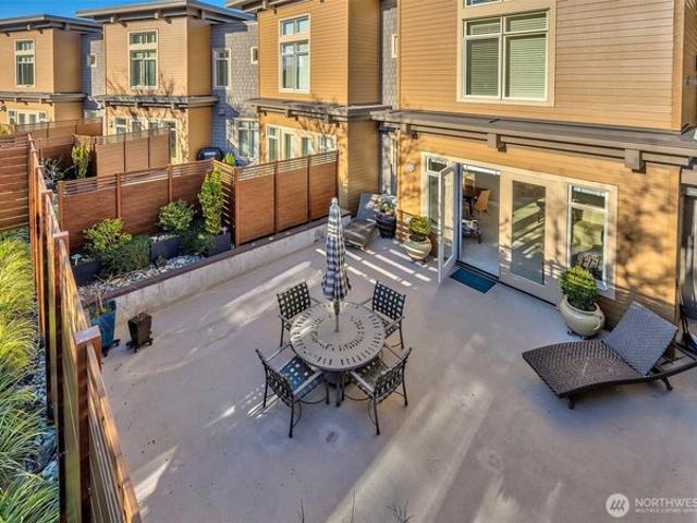 61 Pine St Apt 201, Edmonds, WA 98020