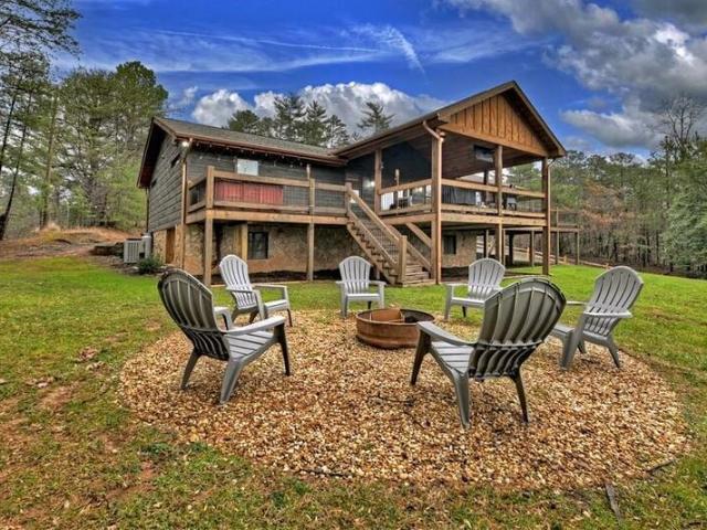 61 Pinewood Road, Blue Ridge, GA 30513
