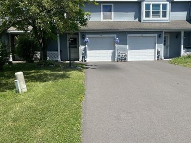 61 Plaza Ave, East Greenbush, NY 12144