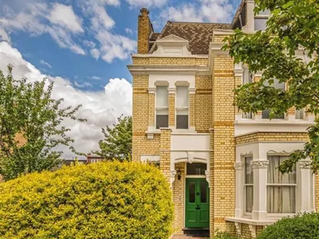 61 Priory Road, London, TW9 3DH, United Kingdom | 2 bed apartment for rent #166930862 | Rentberry