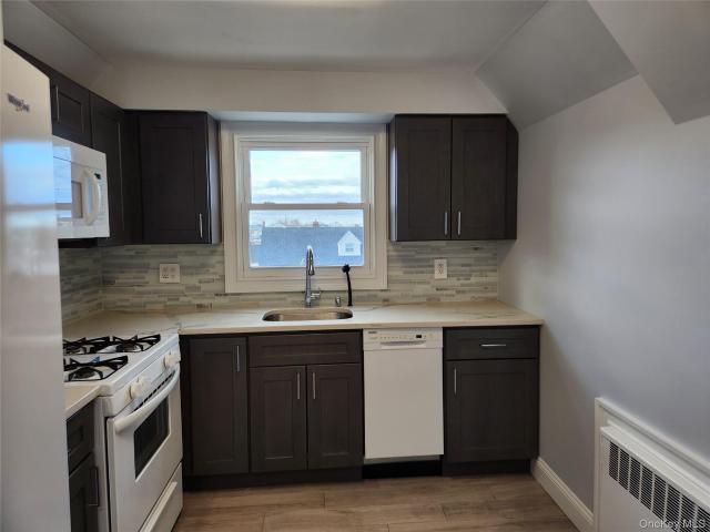 61 Roosevelt Blvd #3
