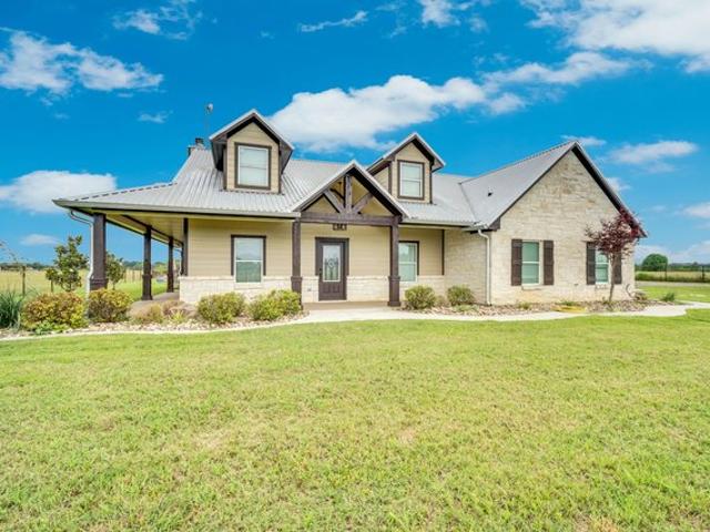 61 Rockett Ln, Pecan Hill, TX 75154