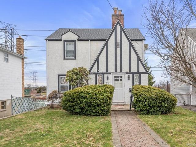 61 Roundhill Dr, Yonkers, NY 10710