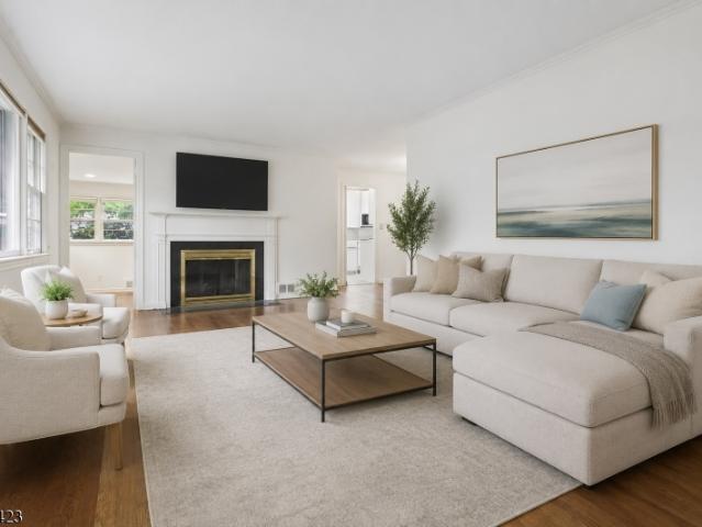 61 Samson Ave
