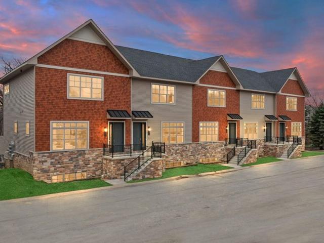 61 Sanctuary Dr, Valparaiso, IN 46385