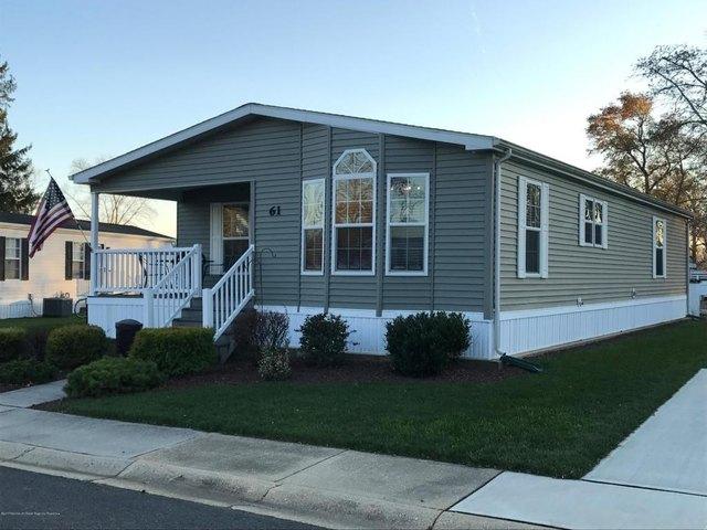61 Silvermead Dr, Freehold, NJ 07728