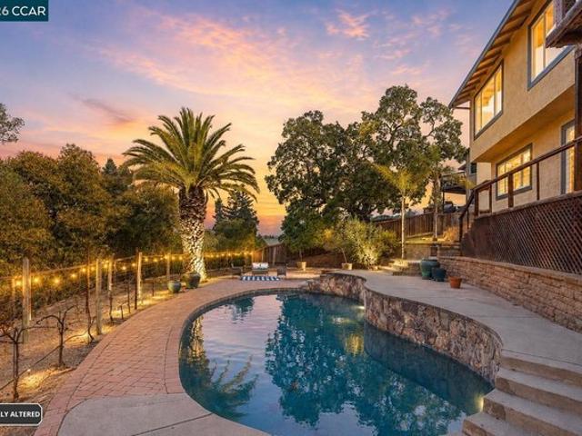 61 St Thomas Ln, Pleasant Hill, CA 94523