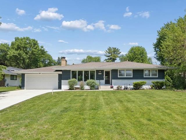 6204 Ashcroft Ln, Edina, MN 55424
