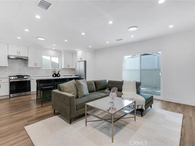 6204 Beeman Ave, Valley Glen, CA 91606 | MLS #SR26049 | Compass