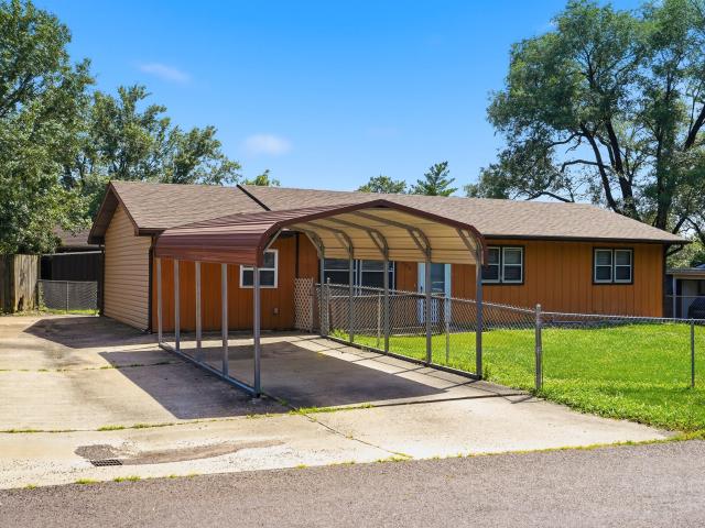 6204 e sharon ln