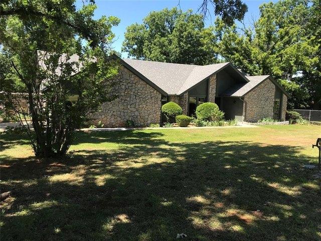 6204 Plumtree Ln, Edmond, OK 73034
