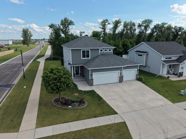 6204 63rd Ave S, Fargo, ND 58104