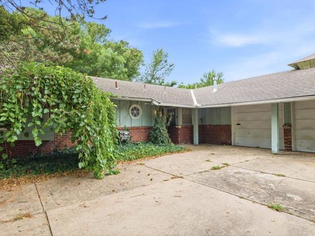6205 E 11th St N, Wichita, KS 67208