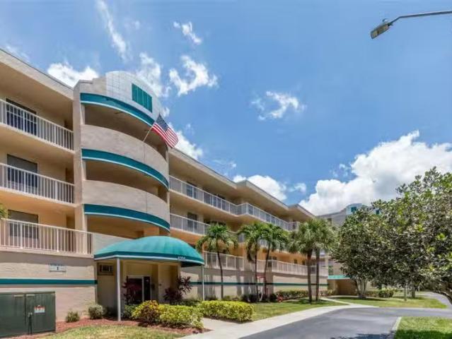 6205 SHORELINE DR APT 1104, SAINT PETERSBURG, FL 33708 Condo/T.