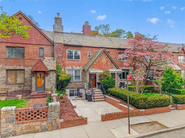 6207 Alderton St, Rego Park, NY 11374