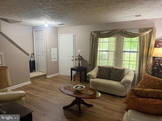 6207 Deerwood Court
