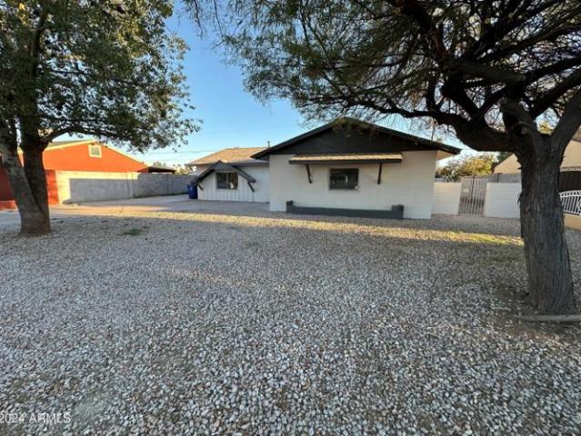6207 W Berridge Ln, Glendale, AZ 85301